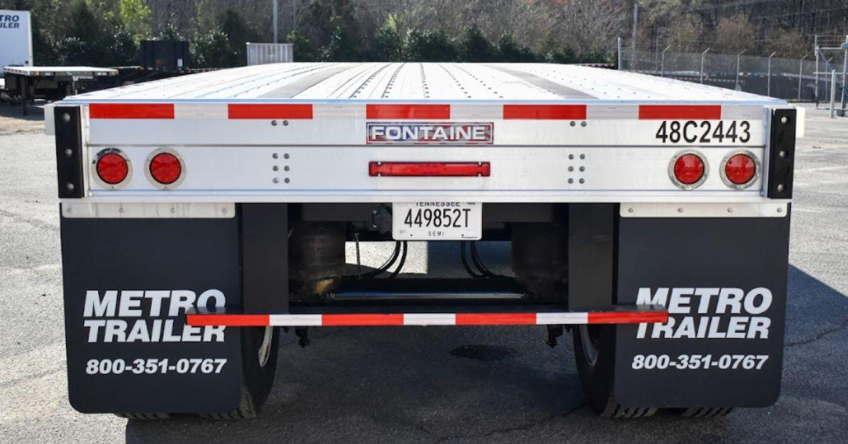 9 Commercial Applications for Flatbed Trailers