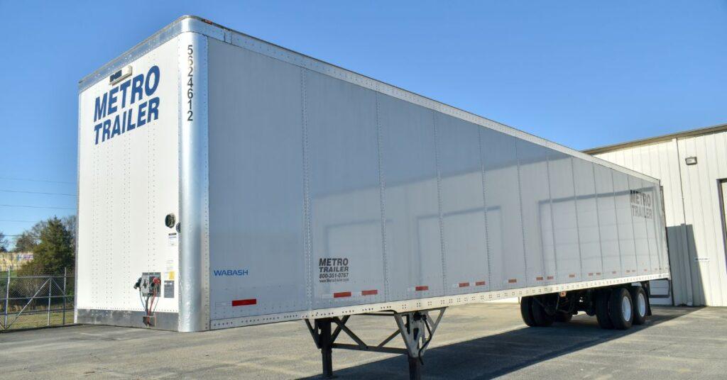 Why Dry Van Trailers Are Ideal for Long-Haul Shipping - Metro Trailer